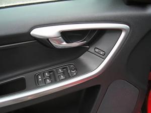 Red Volvo XC60 2012 in Sigulda, with an engine capacity of 2.00 L and mileage of 215 thousand km for 9950 €, photo 19 on AUTOMOTO.COM.LV