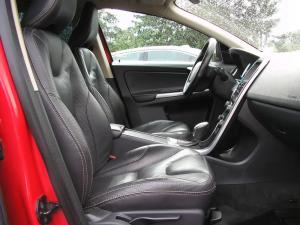 Red Volvo XC60 2012 in Sigulda, with an engine capacity of 2.00 L and mileage of 215 thousand km for 9950 €, photo 28 on AUTOMOTO.COM.LV
