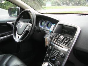Red Volvo XC60 2012 in Sigulda, with an engine capacity of 2.00 L and mileage of 215 thousand km for 9950 €, photo 29 on AUTOMOTO.COM.LV