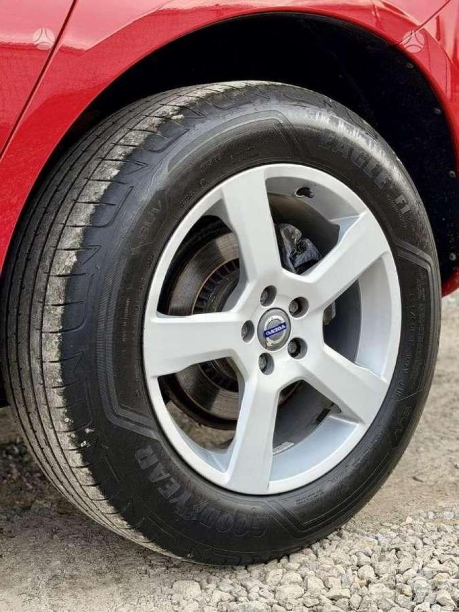 Red Volvo XC60 2012 in Siauliai, with an engine capacity of 1.98 L and mileage of 255 thousand km for 12450 €, photo 19 on AUTOMOTO.COM.LV