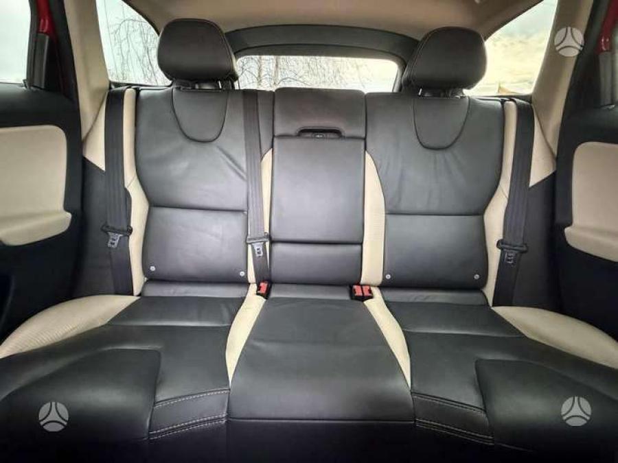 Red Volvo XC60 2012 in Siauliai, with an engine capacity of 1.98 L and mileage of 255 thousand km for 12450 €, photo 27 on AUTOMOTO.COM.LV