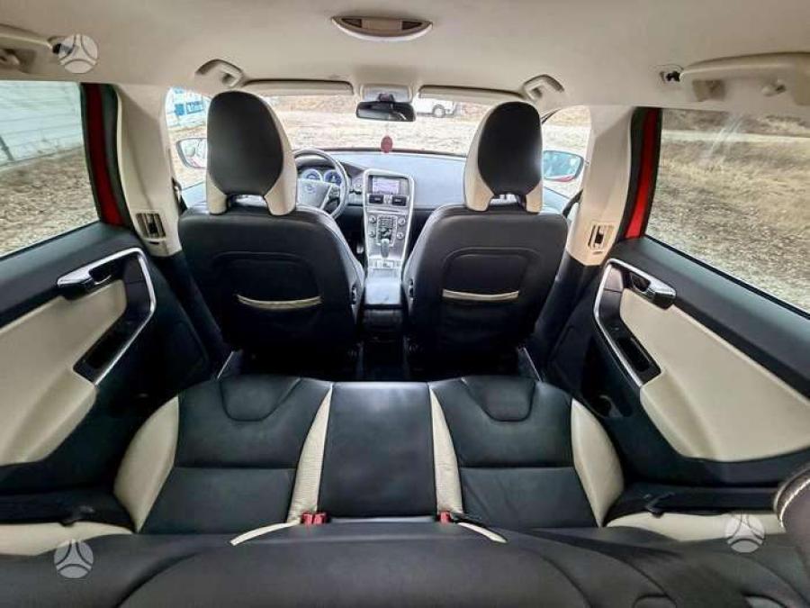 Red Volvo XC60 2012 in Siauliai, with an engine capacity of 1.98 L and mileage of 255 thousand km for 12450 €, photo 28 on AUTOMOTO.COM.LV