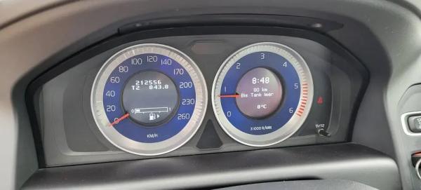 Sarkans Volvo XC60 2013 Rīga, ar dzinēja tilpumu 2.40 L un nobraukumu 213 tūkst. km par 11500 €, foto 7 vietnē AUTOMOTO.COM.LV