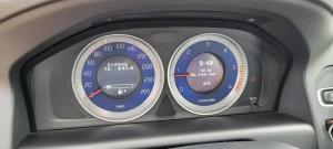 Red Volvo XC60 2013 in Riga, with an engine capacity of 2.40 L and mileage of 213 thousand km for 11500 €, photo 8 on AUTOMOTO.COM.LV