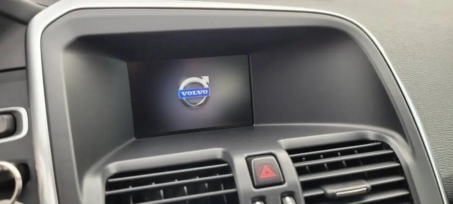 Red Volvo XC60 2013 in Riga, with an engine capacity of 2.40 L and mileage of 213 thousand km for 11500 €, photo 24 on AUTOMOTO.COM.LV