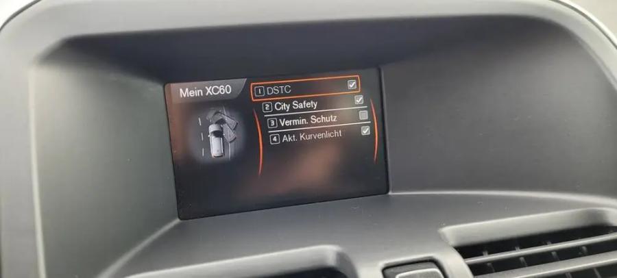 Red Volvo XC60 2013 in Riga, with an engine capacity of 2.40 L and mileage of 213 thousand km for 11500 €, photo 25 on AUTOMOTO.COM.LV