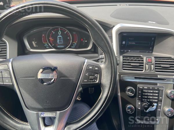 Red Volvo XC60 2013 in Limbazi, with an engine capacity of 2.00 L and mileage of 316 thousand km for 10000 €, photo 7 on AUTOMOTO.COM.LV