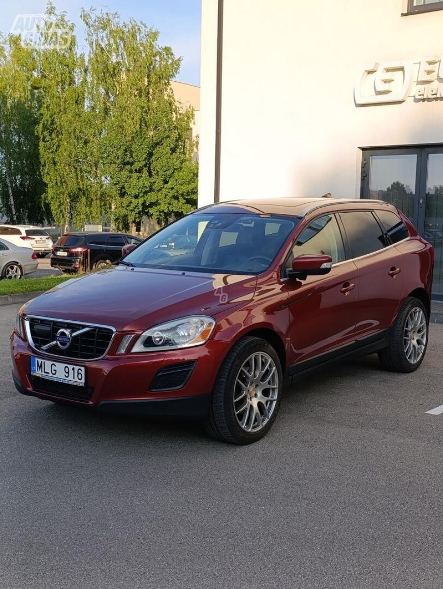 Sarkans Volvo XC60 2013 Kauņa, ar dzinēja tilpumu 2.40 L un nobraukumu 220 tūkst. km par 9500 €, foto 1 vietnē AUTOMOTO.COM.LV