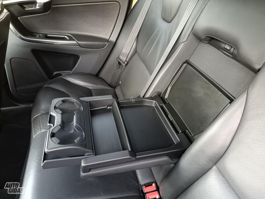 Sarkans Volvo XC60 2013 Kauņa, ar dzinēja tilpumu 2.40 L un nobraukumu 220 tūkst. km par 9500 €, foto 22 vietnē AUTOMOTO.COM.LV