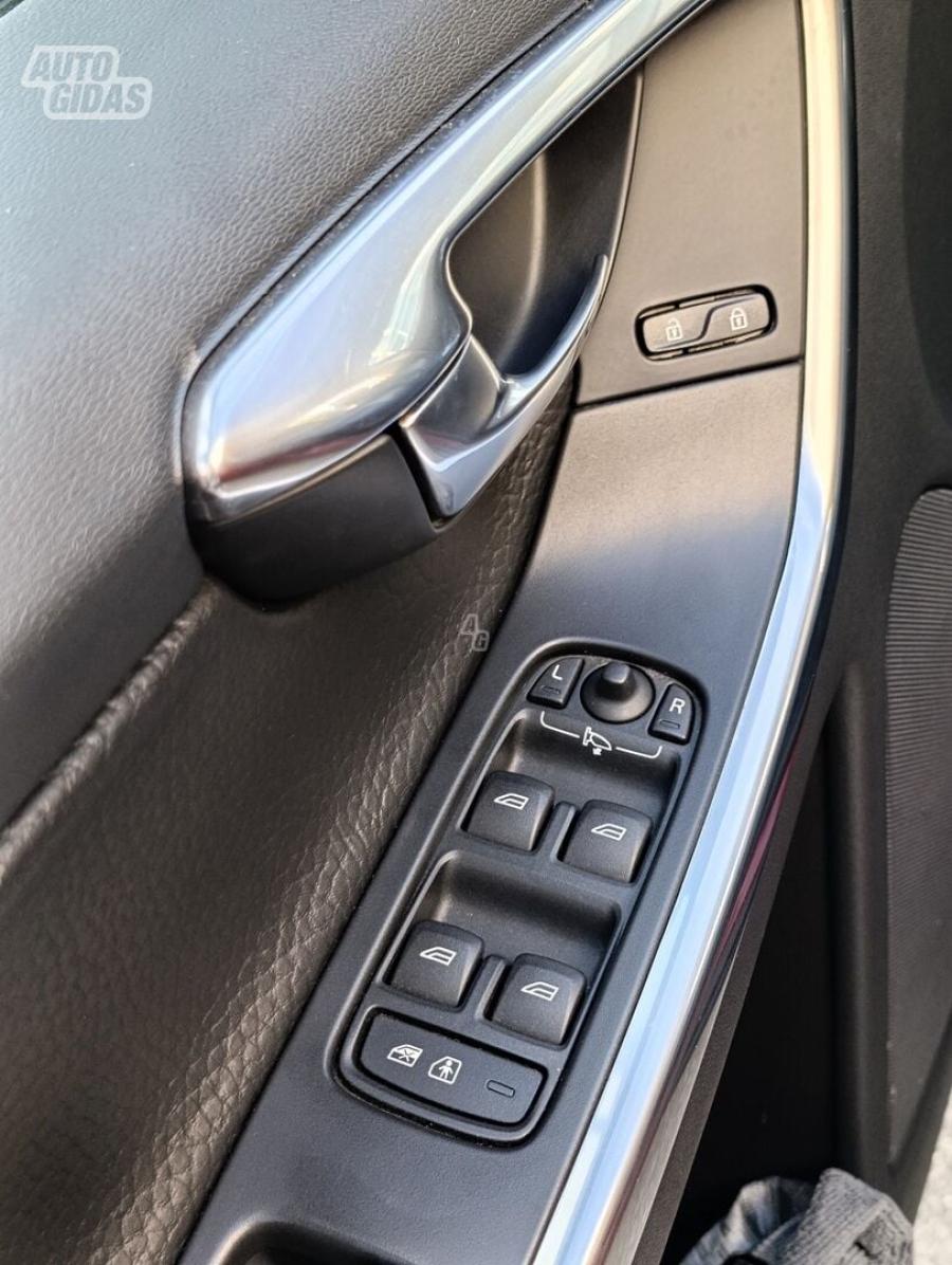Sarkans Volvo XC60 2013 Kauņa, ar dzinēja tilpumu 2.40 L un nobraukumu 220 tūkst. km par 9500 €, foto 25 vietnē AUTOMOTO.COM.LV