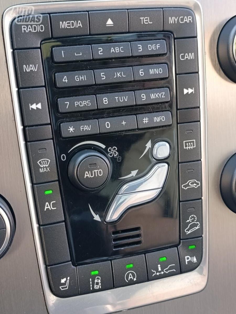 Sarkans Volvo XC60 2013 Kauņa, ar dzinēja tilpumu 2.40 L un nobraukumu 220 tūkst. km par 9500 €, foto 32 vietnē AUTOMOTO.COM.LV
