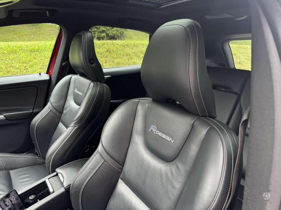Sarkans Volvo XC60 2013 Alīta, ar dzinēja tilpumu 2.40 L un nobraukumu 272 tūkst. km par 13600 €, foto 9 vietnē AUTOMOTO.COM.LV