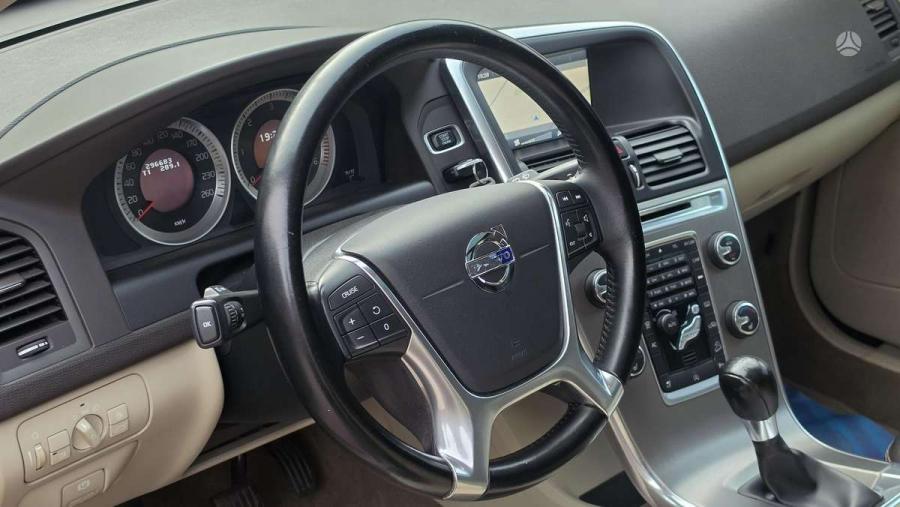 Sarkans Volvo XC60 2013 Raseiniai, ar dzinēja tilpumu 2.40 L un nobraukumu 289 tūkst. km par 7999 €, foto 12 vietnē AUTOMOTO.COM.LV