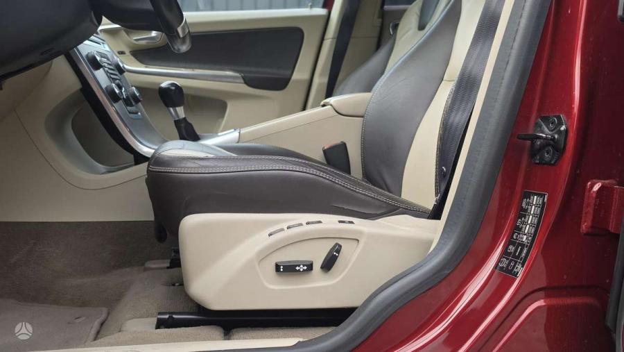 Sarkans Volvo XC60 2013 Raseiniai, ar dzinēja tilpumu 2.40 L un nobraukumu 289 tūkst. km par 7999 €, foto 16 vietnē AUTOMOTO.COM.LV