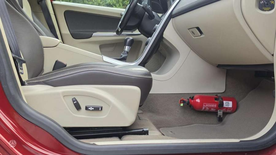 Sarkans Volvo XC60 2013 Raseiniai, ar dzinēja tilpumu 2.40 L un nobraukumu 289 tūkst. km par 7999 €, foto 17 vietnē AUTOMOTO.COM.LV