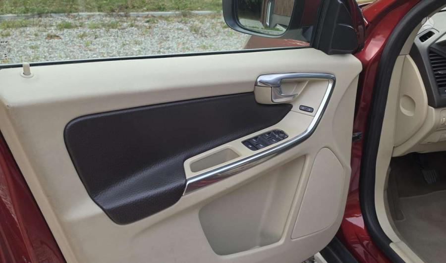 Sarkans Volvo XC60 2013 Raseiniai, ar dzinēja tilpumu 2.40 L un nobraukumu 289 tūkst. km par 7999 €, foto 18 vietnē AUTOMOTO.COM.LV