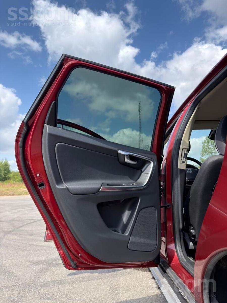 Sarkans Volvo XC60 2013 Dobele, ar dzinēja tilpumu 2.40 L un nobraukumu 309 tūkst. km par 8999 €, foto 16 vietnē AUTOMOTO.COM.LV
