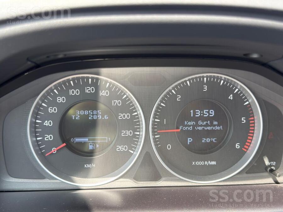 Sarkans Volvo XC60 2013 Dobele, ar dzinēja tilpumu 2.40 L un nobraukumu 309 tūkst. km par 8999 €, foto 19 vietnē AUTOMOTO.COM.LV
