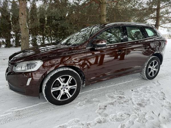 Red Volvo XC60 2014 in Alytus, with an engine capacity of 1.97 L and mileage of 165 thousand km for 10700 €, photo 1 on AUTOMOTO.COM.LV