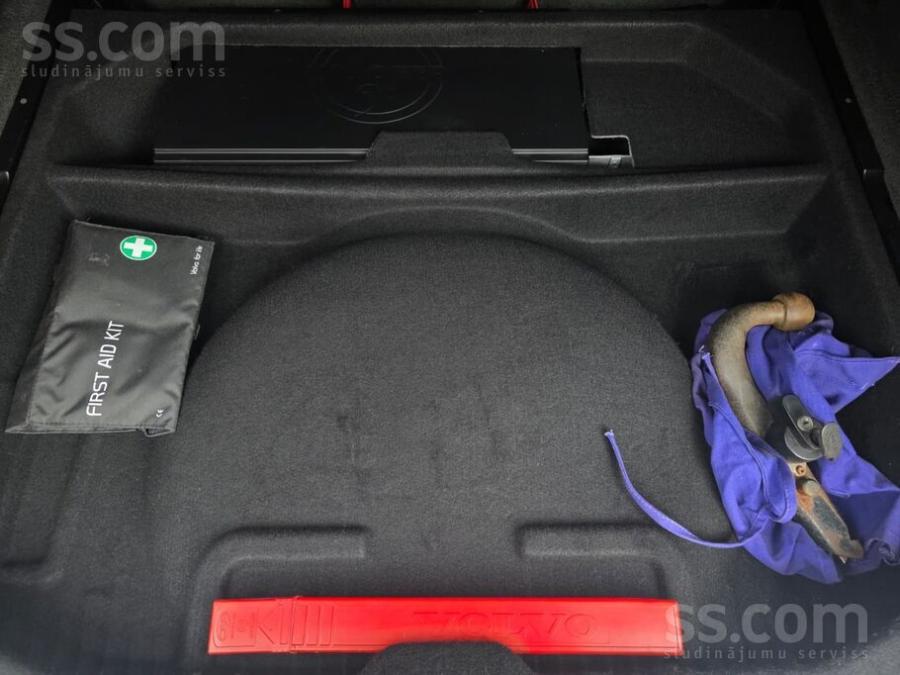 Red Volvo XC60 2014 in Riga, with an engine capacity of 2.40 L and mileage of 0 thousand km for 11950 €, photo 15 on AUTOMOTO.COM.LV