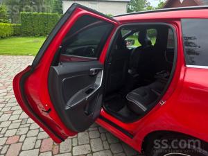 Red Volvo XC60 2014 in Riga, with an engine capacity of 2.40 L and mileage of 0 thousand km for 11950 €, photo 18 on AUTOMOTO.COM.LV