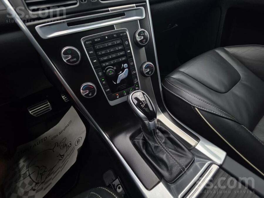 Red Volvo XC60 2014 in Riga, with an engine capacity of 2.40 L and mileage of 0 thousand km for 11950 €, photo 25 on AUTOMOTO.COM.LV