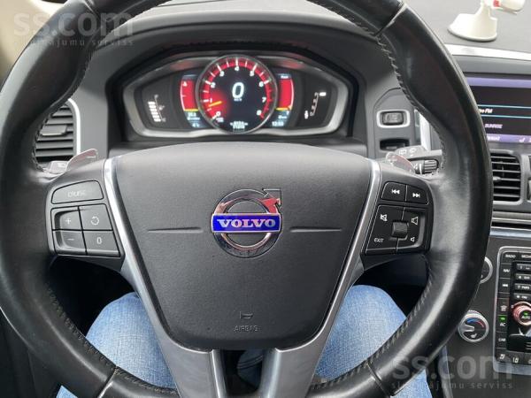 Red Volvo XC60 2014 in Riga, with an engine capacity of 3.00 L and mileage of 72 thousand km for 10250 €, photo 6 on AUTOMOTO.COM.LV