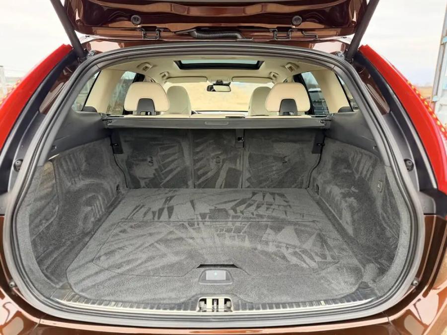 Sarkans Volvo XC60 2014 Rīga, ar dzinēja tilpumu 2.00 L un nobraukumu 194 tūkst. km par 14500 €, foto 6 vietnē AUTOMOTO.COM.LV