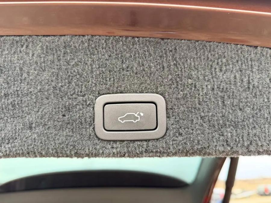 Sarkans Volvo XC60 2014 Rīga, ar dzinēja tilpumu 2.00 L un nobraukumu 194 tūkst. km par 14500 €, foto 7 vietnē AUTOMOTO.COM.LV