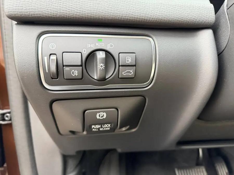 Sarkans Volvo XC60 2014 Rīga, ar dzinēja tilpumu 2.00 L un nobraukumu 194 tūkst. km par 14500 €, foto 14 vietnē AUTOMOTO.COM.LV
