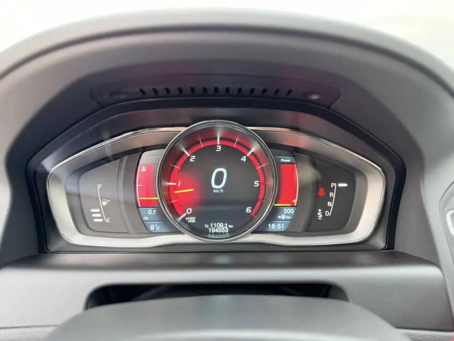 Sarkans Volvo XC60 2014 Rīga, ar dzinēja tilpumu 2.00 L un nobraukumu 194 tūkst. km par 14500 €, foto 15 vietnē AUTOMOTO.COM.LV