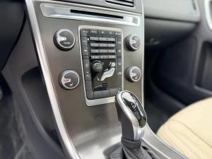 Sarkans Volvo XC60 2014 Rīga, ar dzinēja tilpumu 2.00 L un nobraukumu 194 tūkst. km par 14500 €, foto 22 vietnē AUTOMOTO.COM.LV