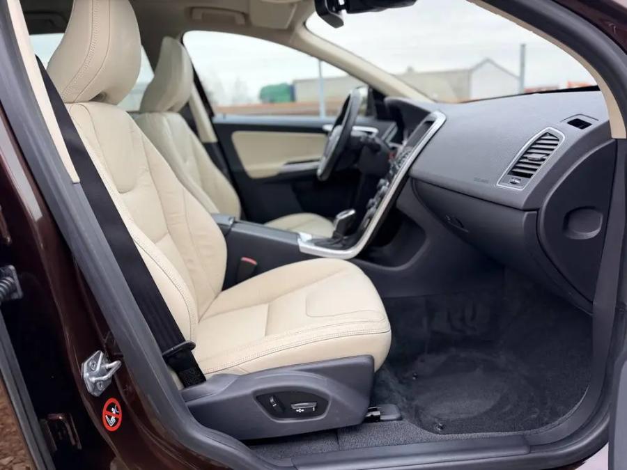 Sarkans Volvo XC60 2014 Rīga, ar dzinēja tilpumu 2.00 L un nobraukumu 194 tūkst. km par 14500 €, foto 30 vietnē AUTOMOTO.COM.LV