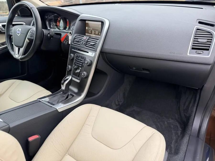 Sarkans Volvo XC60 2014 Rīga, ar dzinēja tilpumu 2.00 L un nobraukumu 194 tūkst. km par 14500 €, foto 31 vietnē AUTOMOTO.COM.LV