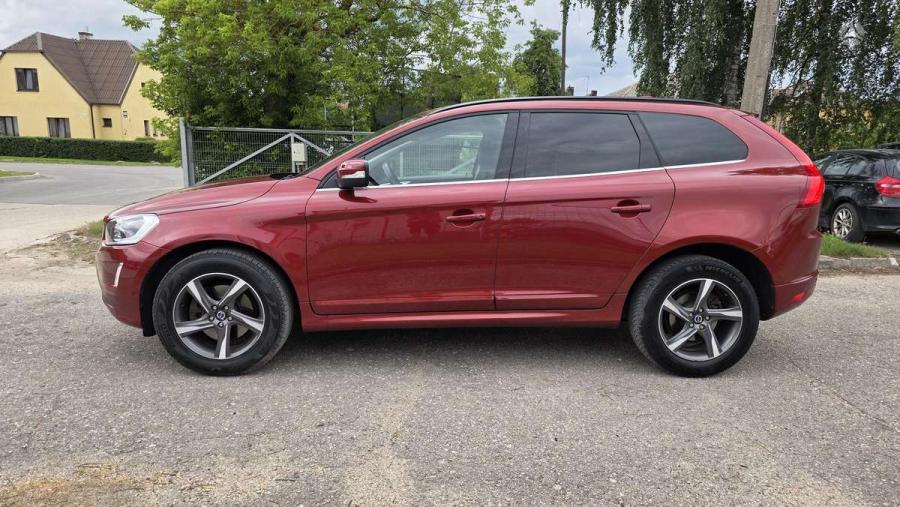 Sarkans Volvo XC60 2014 Šauļi, ar dzinēja tilpumu 2.40 L un nobraukumu 211 tūkst. km par 13350 €, foto 3 vietnē AUTOMOTO.COM.LV
