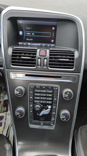 Sarkans Volvo XC60 2014 Šauļi, ar dzinēja tilpumu 2.40 L un nobraukumu 211 tūkst. km par 13350 €, foto 21 vietnē AUTOMOTO.COM.LV