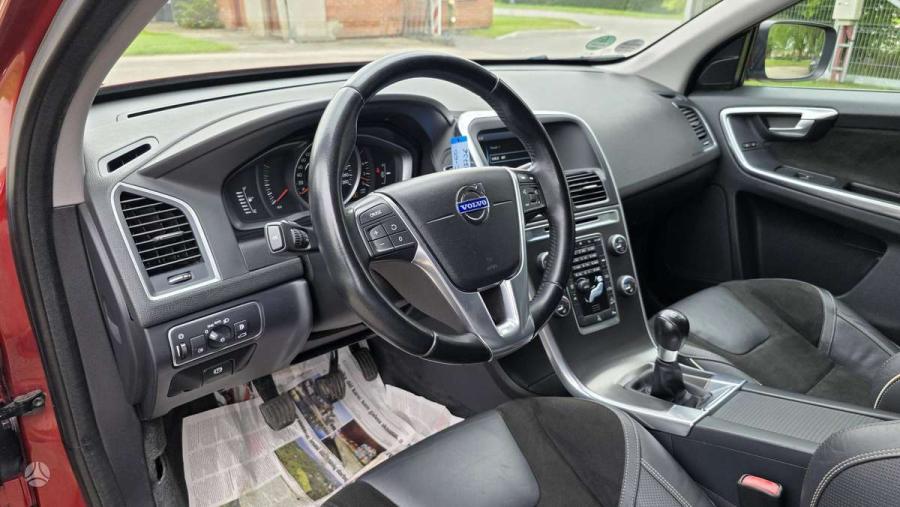 Sarkans Volvo XC60 2014 Šauļi, ar dzinēja tilpumu 2.40 L un nobraukumu 211 tūkst. km par 13350 €, foto 24 vietnē AUTOMOTO.COM.LV