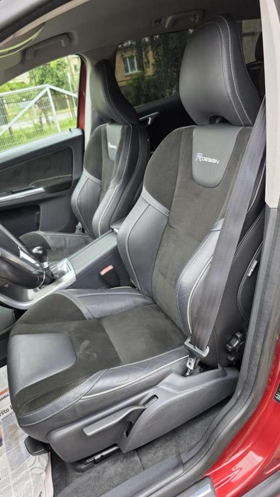Sarkans Volvo XC60 2014 Šauļi, ar dzinēja tilpumu 2.40 L un nobraukumu 211 tūkst. km par 13350 €, foto 28 vietnē AUTOMOTO.COM.LV