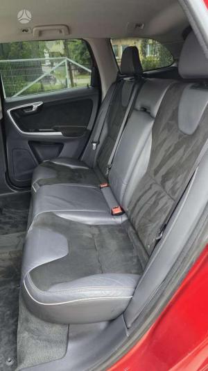 Sarkans Volvo XC60 2014 Šauļi, ar dzinēja tilpumu 2.40 L un nobraukumu 211 tūkst. km par 13350 €, foto 32 vietnē AUTOMOTO.COM.LV