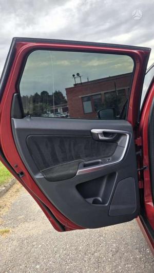 Sarkans Volvo XC60 2014 Šauļi, ar dzinēja tilpumu 2.40 L un nobraukumu 211 tūkst. km par 13350 €, foto 33 vietnē AUTOMOTO.COM.LV