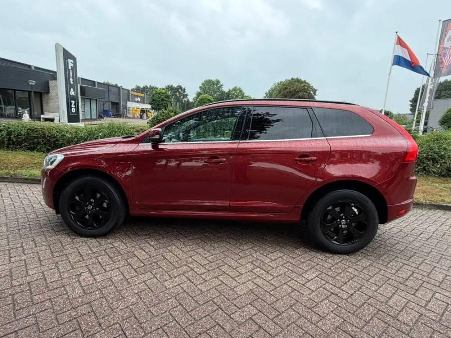 Red Volvo XC60 2014 in Jurmala, with an engine capacity of 2.00 L and mileage of 252 thousand km for 14750 €, photo 4 on AUTOMOTO.COM.LV