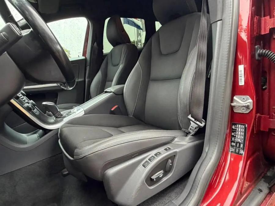 Red Volvo XC60 2014 in Jurmala, with an engine capacity of 2.00 L and mileage of 252 thousand km for 14750 €, photo 8 on AUTOMOTO.COM.LV