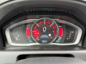 Red Volvo XC60 2014 in Jurmala, with an engine capacity of 2.00 L and mileage of 252 thousand km for 14750 €, photo 10 on AUTOMOTO.COM.LV