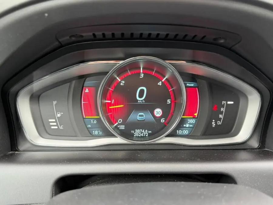 Red Volvo XC60 2014 in Jurmala, with an engine capacity of 2.00 L and mileage of 252 thousand km for 14750 €, photo 10 on AUTOMOTO.COM.LV
