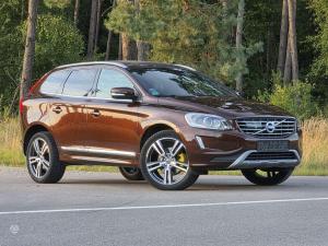 Sarkans Volvo XC60 2014 Viļņa, ar dzinēja tilpumu 2.40 L un nobraukumu 244 tūkst. km par 14350 €, foto  vietnē AUTOMOTO.COM.LV