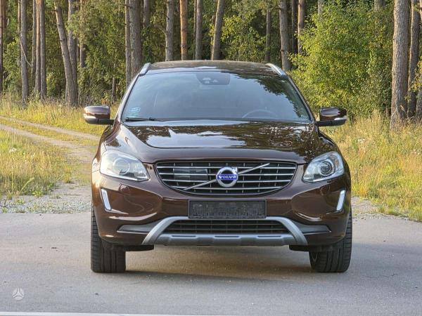 Red Volvo XC60 2014 in Vilnius, with an engine capacity of 2.40 L and mileage of 244 thousand km for 14350 €, photo 4 on AUTOMOTO.COM.LV