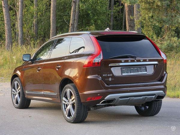 Red Volvo XC60 2014 in Vilnius, with an engine capacity of 2.40 L and mileage of 244 thousand km for 14350 €, photo 11 on AUTOMOTO.COM.LV