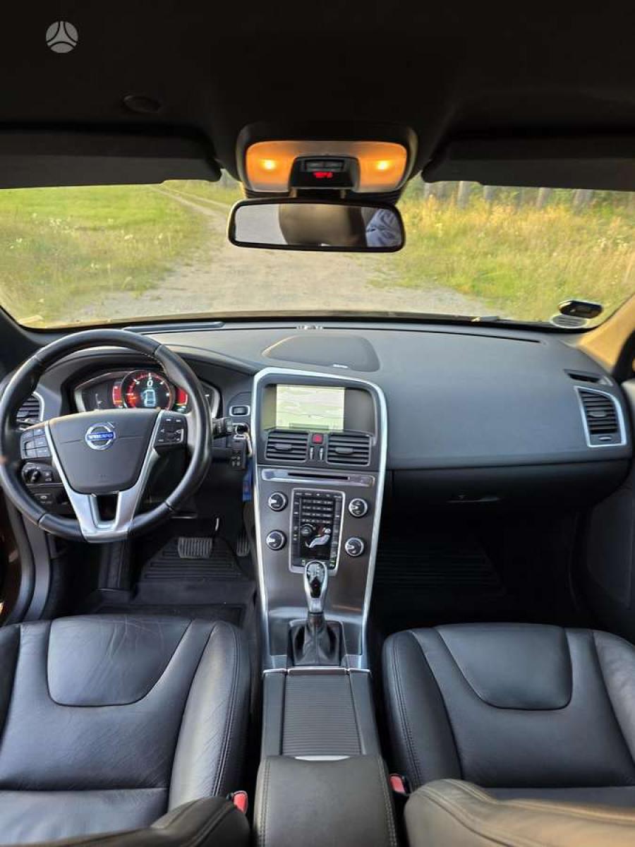 Sarkans Volvo XC60 2014 Viļņa, ar dzinēja tilpumu 2.40 L un nobraukumu 244 tūkst. km par 14350 €, foto 15 vietnē AUTOMOTO.COM.LV