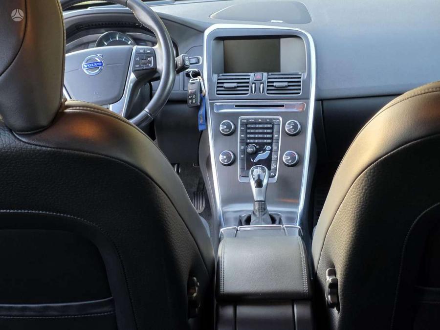 Sarkans Volvo XC60 2014 Viļņa, ar dzinēja tilpumu 2.40 L un nobraukumu 244 tūkst. km par 14350 €, foto 16 vietnē AUTOMOTO.COM.LV