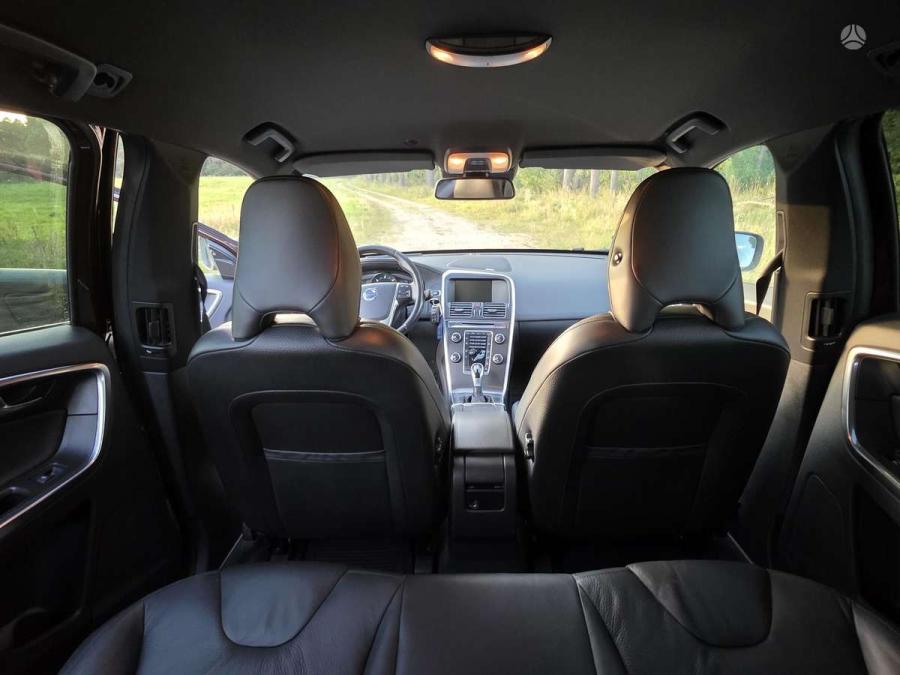 Sarkans Volvo XC60 2014 Viļņa, ar dzinēja tilpumu 2.40 L un nobraukumu 244 tūkst. km par 14350 €, foto 17 vietnē AUTOMOTO.COM.LV